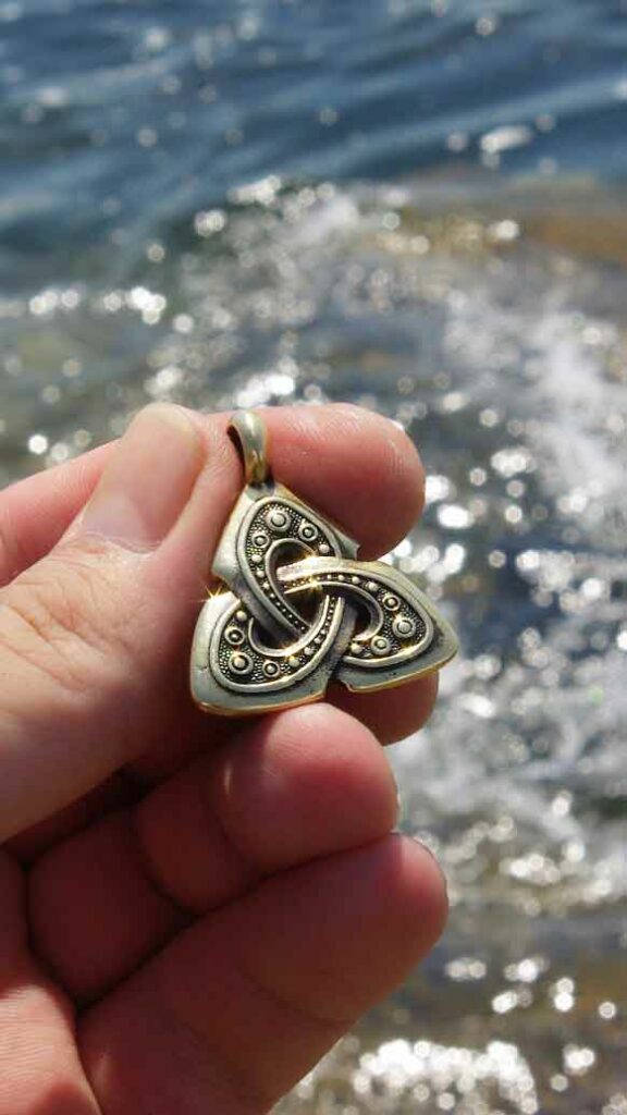 Triquetra, Trinity Knot - Bronze Pendant - CHStudio
